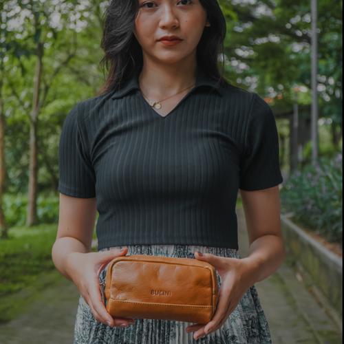 Promo BUCINI Pouch Kulit Asli Multifungsi - Dara Modif Leather Pouch ...