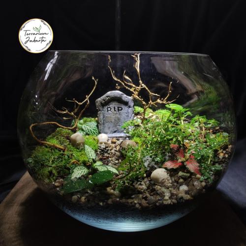 Jual Closed Terrarium - Highgate Cemetery | Gift Hampers | Halloween ...