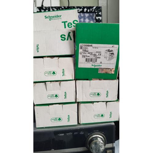 Jual Contaktor SCHNEIDER LC1D09BNE 3P 25A Coil 24-60V AC/DC 400V - Kab ...