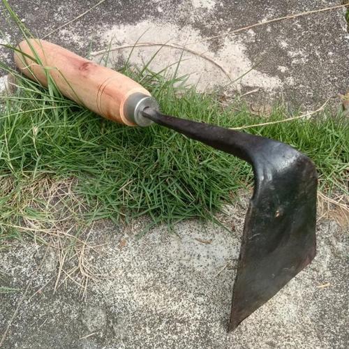 Jual koret rumput model cangkul/gatul rumput/cangkul mini - Kota ...