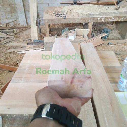 Jual ready Balok Kayu Mahoni 5x5 cm Panjang 1 meter sudah halus Siap ...