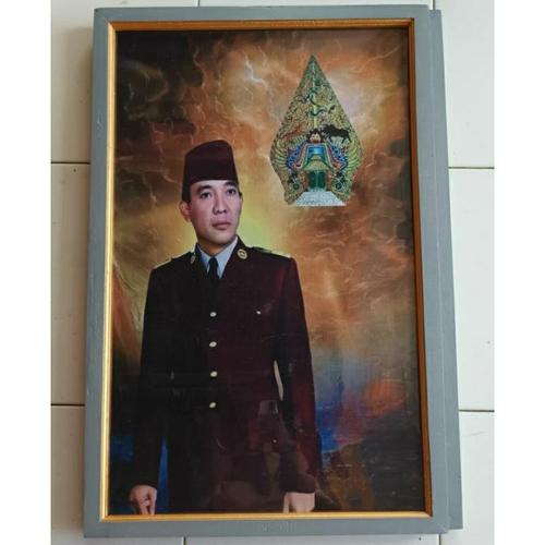 Jual hiasan dinding lukisan cetak Ir Soekarno dan gunungan wayang plus ...