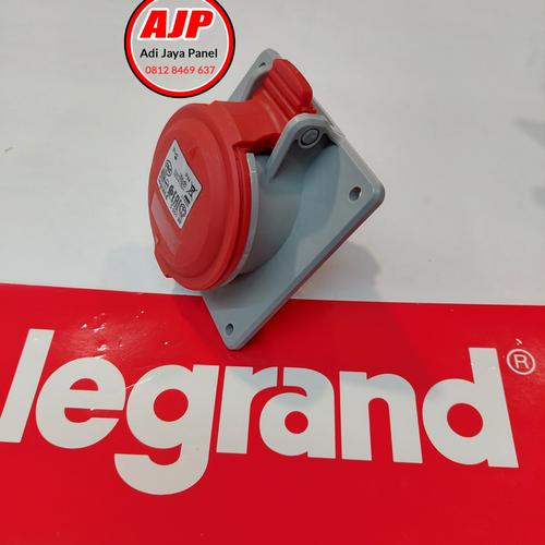 Jual female panel legrand 32a 3p 4pin ip44 kode 555288 - Jakarta Pusat ...