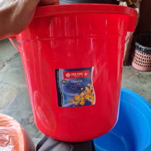 Jual ember 4 galon lion star gagang kawat premium quality plastik 4GL ...