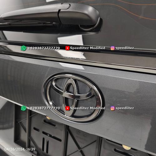 Jual Logo Emblem Black Chrome Belakang Toyota Innova Zenix 2022 Logo ...