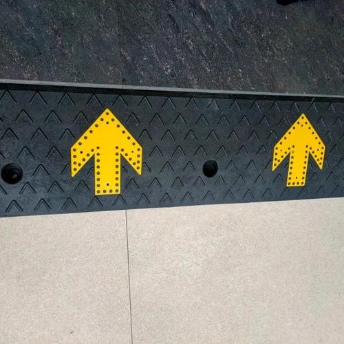 Jual tanjakan lantai jalan turunan alas tangga karet pvc anti slip ...