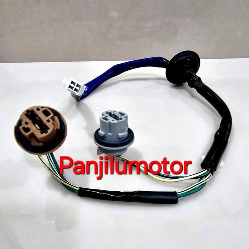 Jual Soket lampu rem,soket lampu stop innova reborn(original) - Jakarta ...