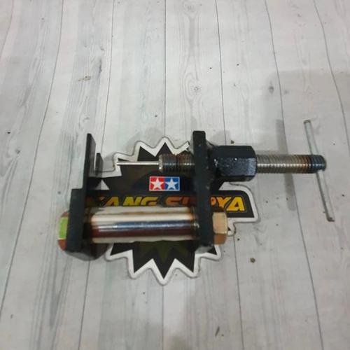 Jual treker roda side damper / tracker stb tamiya - Kab. Sleman ...