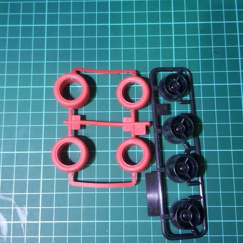 Jual Ban ulir red small + velg carbon small (original tamiya) lose kit ...