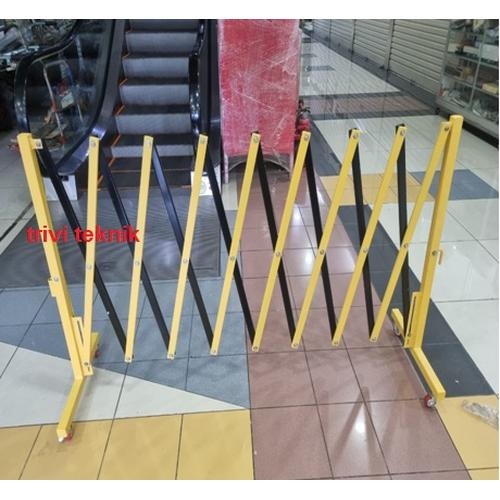 Jual safety expandable barrier board,palang pagar besi lipat Pembatas ...