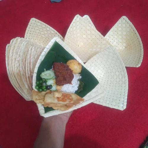 Jual Piring Pincuk Anyaman Bambu / Piring Tradisional / Piring Sajian ...