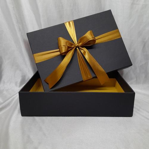 Jual kotak kado gift box + 22x15x5 cm + Polos tanpa pita - Hitam ...