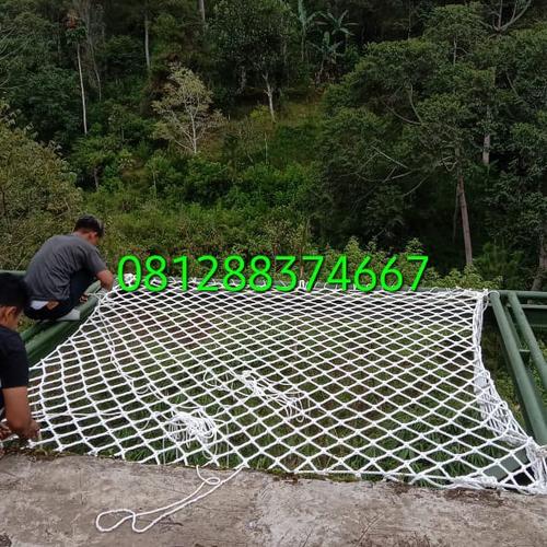 Jual safety net nilon 14mm, mesh 10cm. jaring pengaman orang jatuh ...