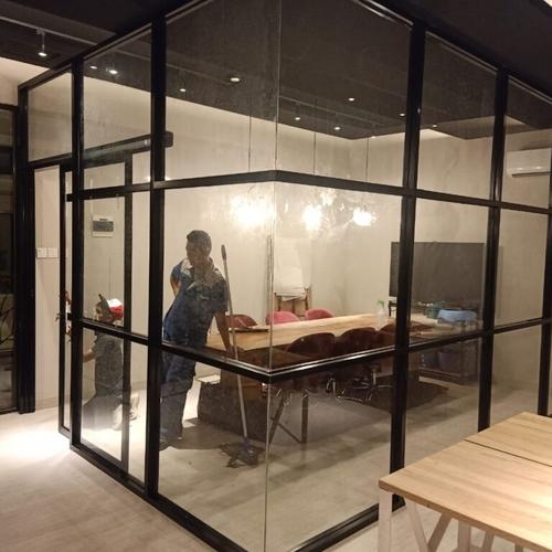 Jual Partisi Kaca dengan Rangka Aluminium dan Kaca Minimalis untuk ...