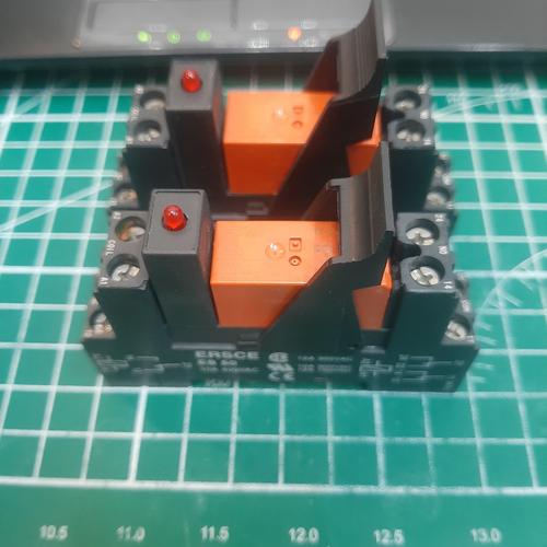 Jual Sharck Relay RT424024 24vdc 8A 250V 8pin with Socket ERSCE ES 50 ...