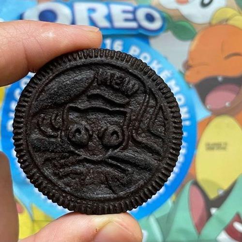 Jual oreo pokemon mew cookies 25th Anniversary - Jakarta Timur ...