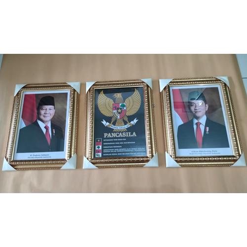Jual Bingkai / Pigura / Frame Foto – Motif Gold - Poster Presiden dan ...