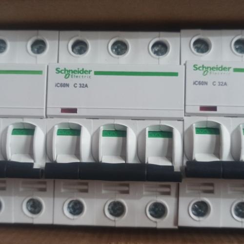 Jual MCB Circuit Breaker 3Pole 3Phase iC60N 32A 3 Pole 3 Phase 6ka 32A iC60N 3P 32A - Jakarta ...