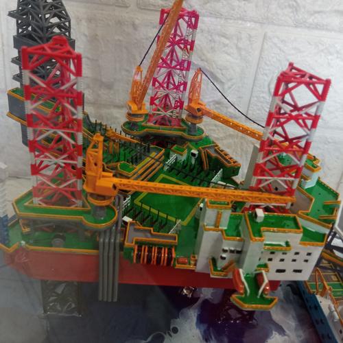 Jual miniatur maket rig jackup pengeboran minyak Offshore - Kab. Sleman ...