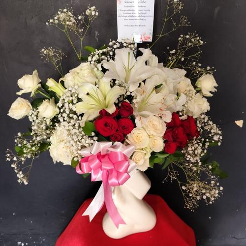 Jual Rangkaian bunga meja,bunga mawar || Bunga Lily || bunga baby ...