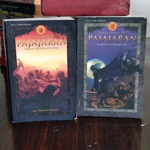 Jual Trilogi Senja Jatuh Di Pajajaran : Aan Merdeka Permana - Kota ...