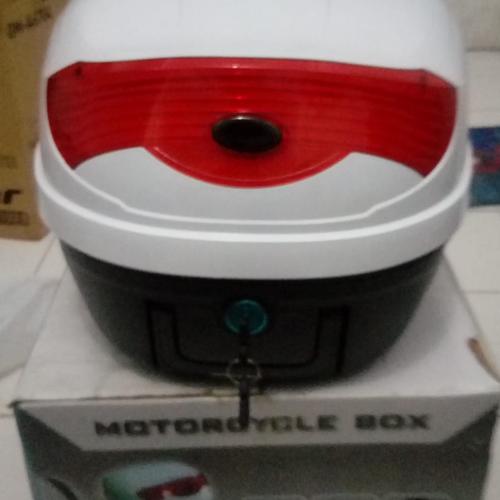 Jual box bagasi motor 28 liter satu helm full face - Kota Tangerang ...