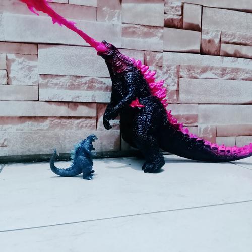 Jual figure pink godzilla evolve 2024 kong x godzilla atomic breath ...