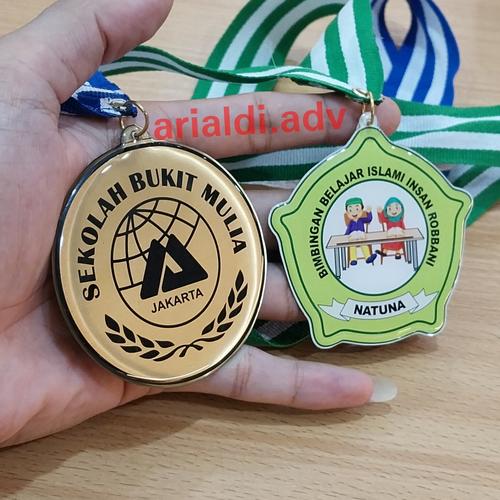 Jual medali wisuda kuningan sticker lapis resin medali kuningan+tali ...