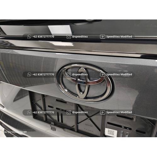 Jual Logo Black Chrome Belakang Toyota Innova Zenix 2022 Emblem Logo ...