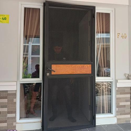 Jual pintu kasa nyamuk kekinian / pintu industrial / pintu tralis ...