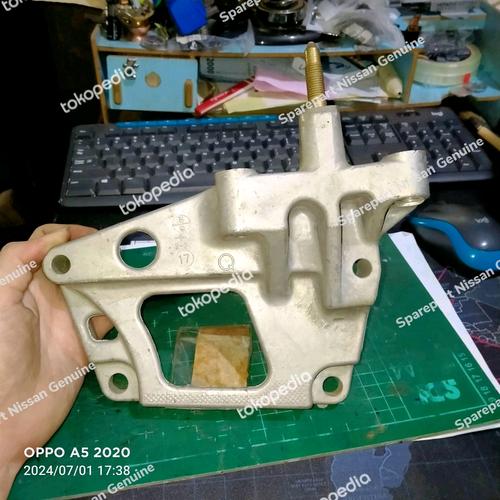 Jual Xtrail T30 Serena C24 bracket Engine mounting Kanan Original ...