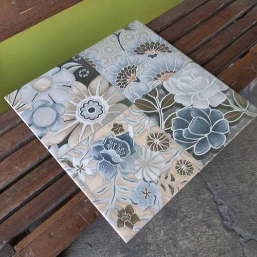 Jual Keramik Motif Batik Bunga 50x50 / Keramik 50x50 Motif Bunga ...