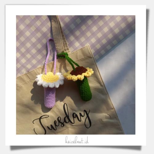 Promo Flower bagcharm crochet freshcare safecare minyak angin holder ...