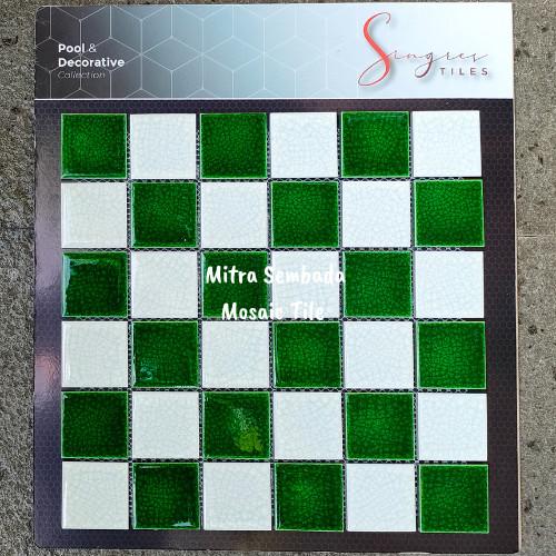 Jual Mosaic Kolam Anak Campuran Warna Putih dan Hijau Glossy Type WHITE ...