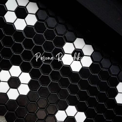 Jual Mozaik Keramik Interior Cafe Merk Singres Type Flower White Mini Hexagonal Matt - Kota ...