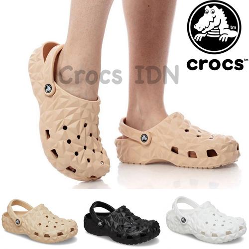 Jual SANDAL CROCS CLASSIC GEOMETRIC CLOG UNISEX - Putih, M11/44-45 ...