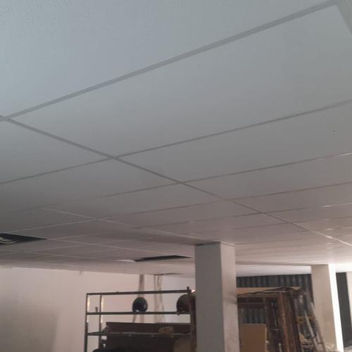 Jual Plafon akustik gytile jayaboard byhua 9mm terpasang - Kota ...