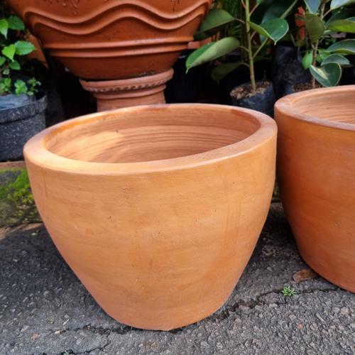Jual Pot tanaman besar jumbo 50cm dari tanah liat warna terakota - Kab ...