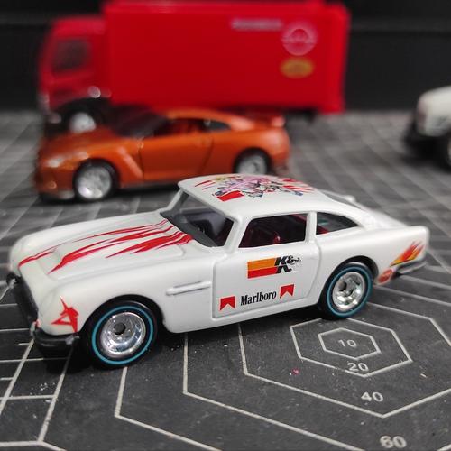 Jual hotwheels custom aston martin dbs unicorn livery ban karet ...