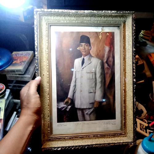 Jual Poster lawas terpigura Presiden Soekarno ukuran L.29 cm T.40 cm ...