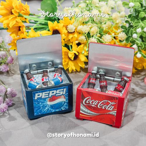 Jual MINIATUR 1:12 KOTAK ES SOFT DRINK SET (3.9 x 4.4 x 4.3 cm) COCA ...
