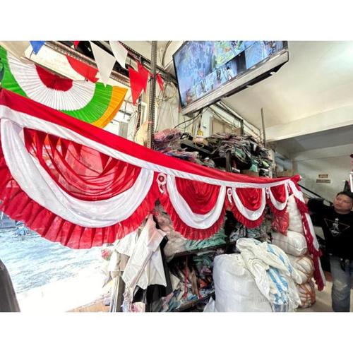 Jual Bendera Indonesia Merah Putih Bunga Bahan Abu Tay 10 / 5 Lengkung ...