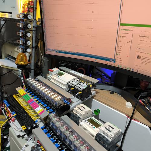 Jual Panel Lift PLC Control + Safety interface relay 4 lantai + Case ...