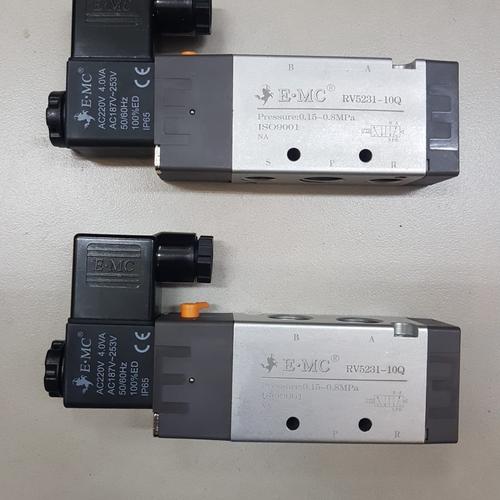 Jual SOLENOID VALVE PNEUMATIC 5/2 WAY EMC RV5231-10QE4 SIZE DRAT 3/8 - Jakarta Barat - RAJA ...