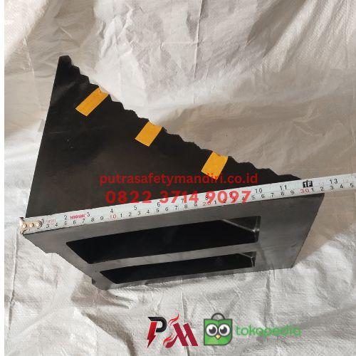 Jual WHEEL STOPPER KAPASITAS 8 - 10 TON 25X25X32 CM KARET GANJAL BAN ...