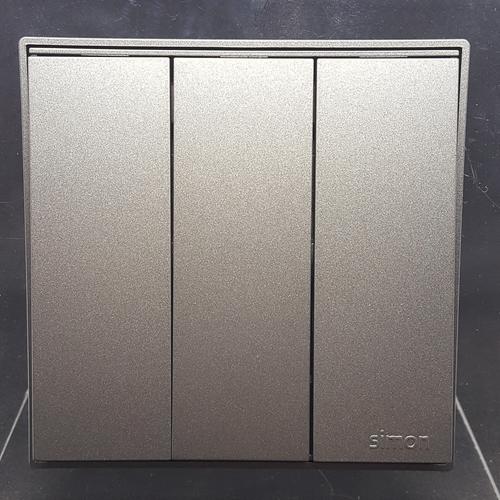 Jual SIMON E6 GREY SAKLAR TRIPLE 3 GANG 1 WAY SWITCH - Jakarta Utara ...