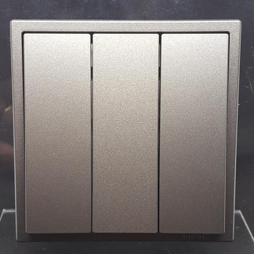 Jual SIMON I7 GREY SAKLAR PUSH BUTTON TRIPLE MOMENTARY SWITCH - Jakarta ...