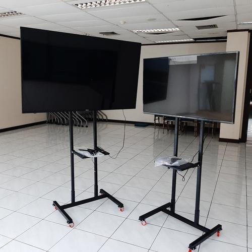 Jual bracket stand roda dorong / breket tv tiang roda 65 60 55 50 43 32 ...