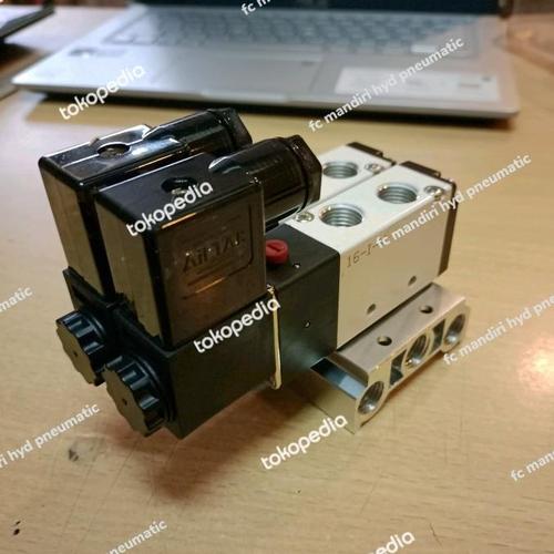 Jual SOLENOID VALVE AIRTAC 4V210-08 1 SET 3 UNIT VALVE DAN MANIFOLD 3 SUSUN DUCT - 24 vdc - Kota ...