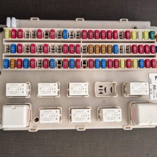 Jual Box Sikring Set Mitsubishi FN62 P/N MK542237 Copotan Asli ...